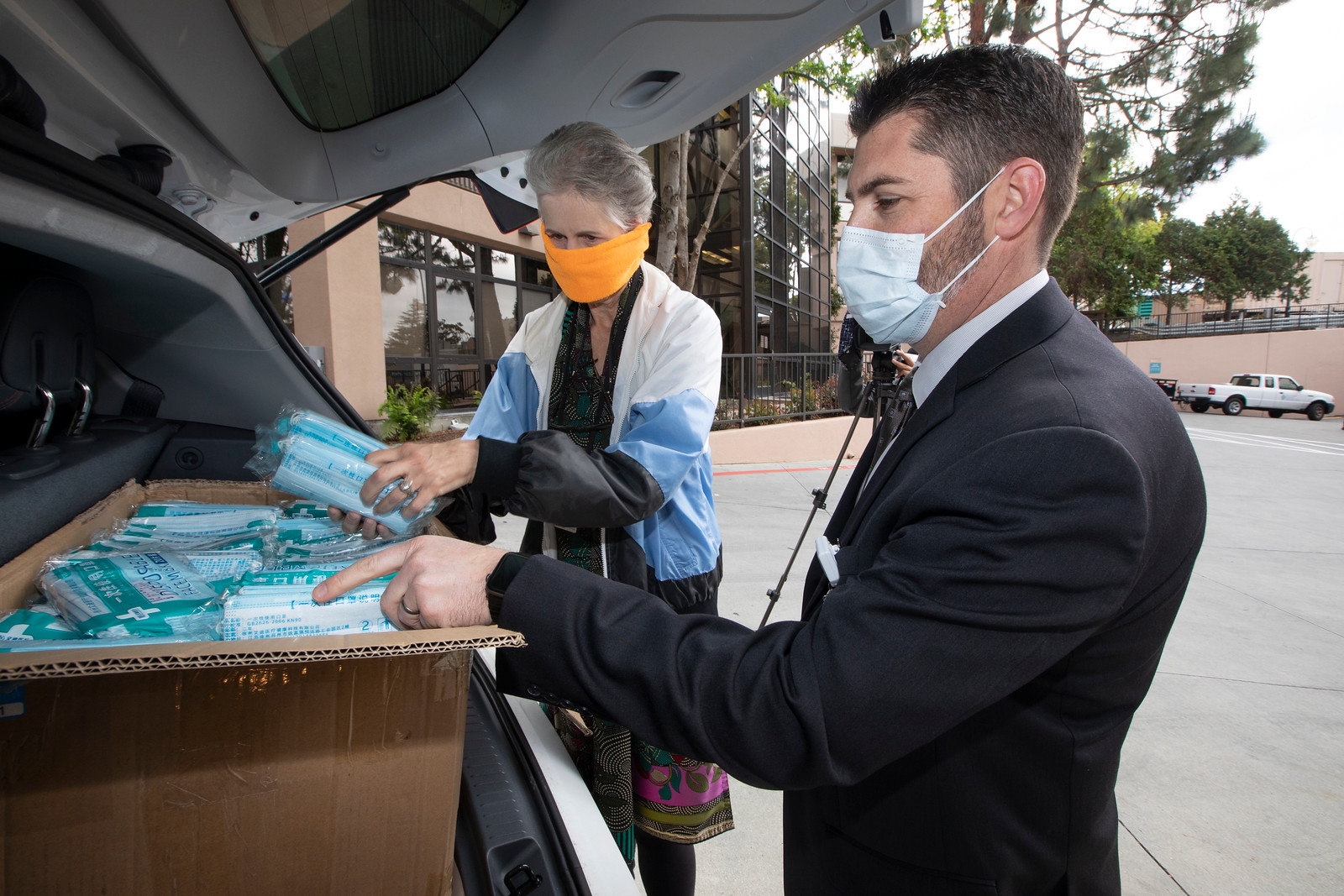 Hospital Foundation Delivers 5,000 Masks to Most Vulnerable Populations